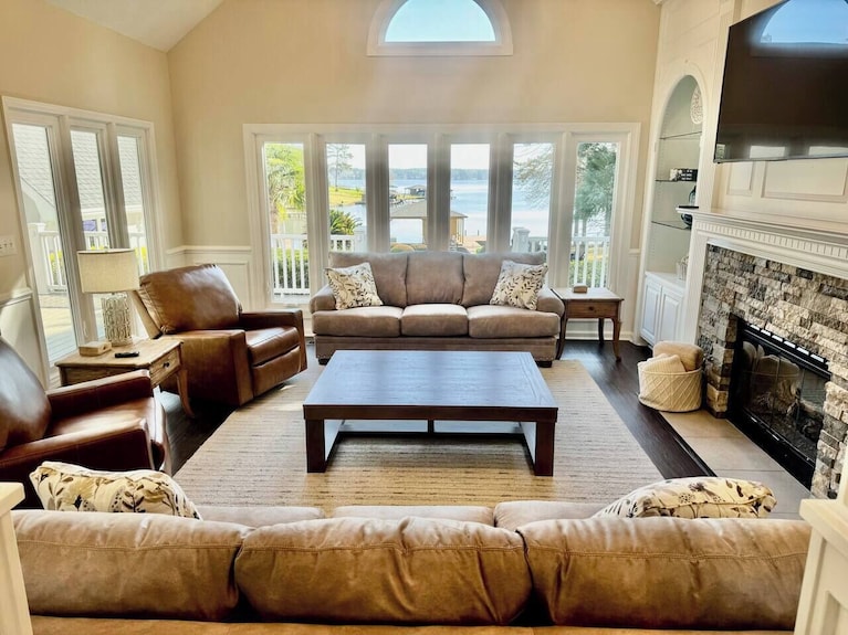 Lakefront Retreat With Pool And Room For Everyone! - Milledgeville, GA