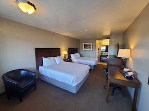 Quarto Duplo Básico, Vista para a cidade | Secretária, secretária adequada para computadores portáteis