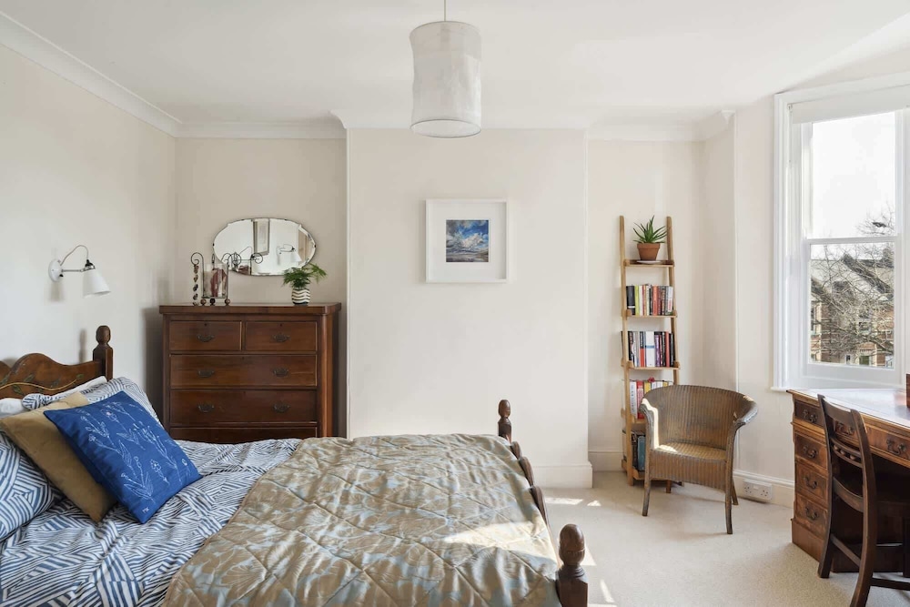 Beautiful Victorian Home on Peaceful Green Square - Exeter | Vrbo