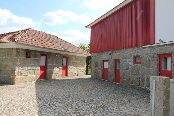Charming Holiday House In Bairros Portugal With Mountain Views - Castelo de Paiva