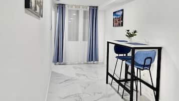ESTUDIO TWIN BAJO INTERIOR | 1 quarto, edredões de penas, quartos insonorizados, Wi-fi grátis