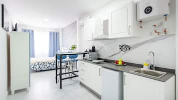 Estúdio standard | Cozinha privada | Frigobar, cooktop, chaleira elétrica