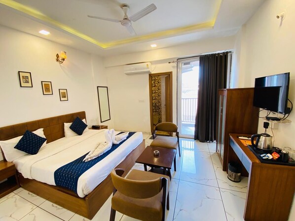 Quarto casal superior | Escrivaninha, espaço de trabalho para notebook, Wi-Fi de cortesia