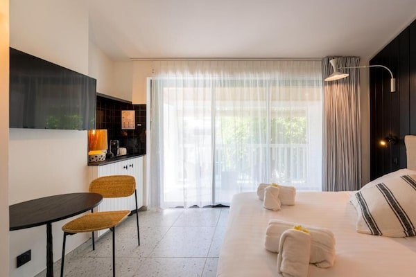 Doudou Hotel By Dina Mogarbine - Réunion
