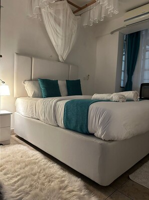 Apartamento Comfort, varanda, Vista para a cidade | 1 quarto, com decoração personalizada, com mobília individualizada 