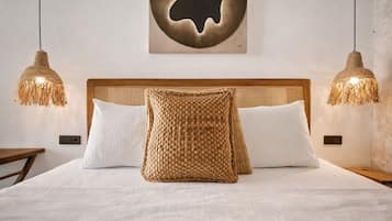 1+1 Family King Suite | Frigobar, cofres nos quartos, individualmente decorados
