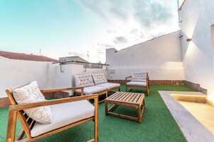 Apartamento superluxo, sacada, vista para a cidade | Terraço/pátio