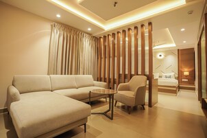 Suite Executiva, Vista para a cidade | Cofre no quarto, secretária 