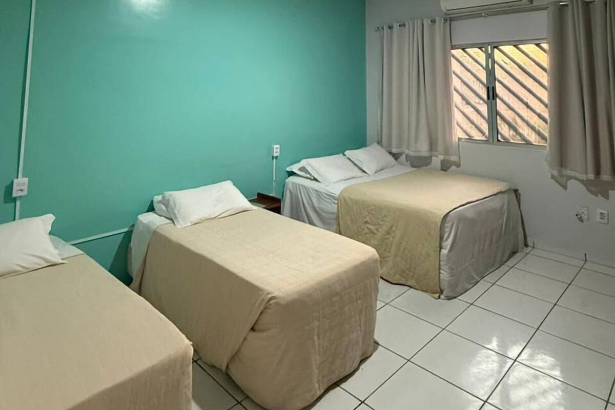 Quarto Twin Deluxe, varanda, vista para o jardim | Secretária adequada para computadores portáteis, Wi-fi grátis