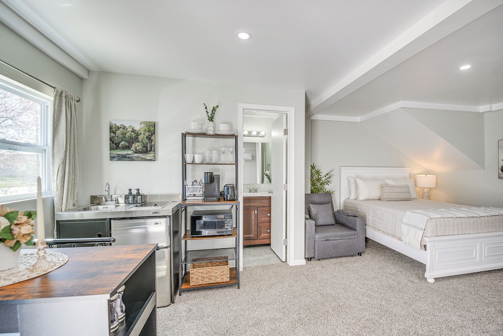 11 Mi To Virginia Beach Boardwalk: Studio Retreat! - Chesapeake, VA