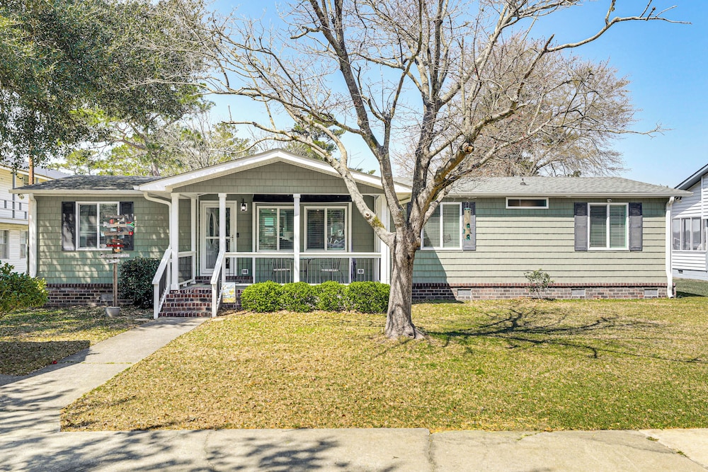 Lake Moultrie Access: Moncks Corner Home W/ Dock - Moncks Corner, SC