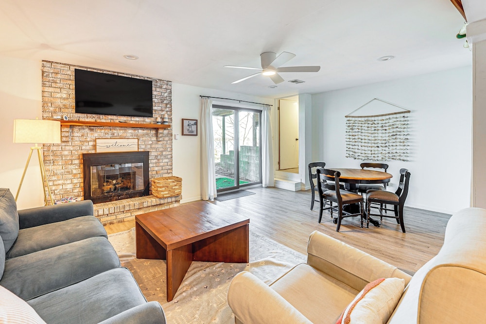 Lake View & Deck: Group Getaway In Whitehall! - Montague, MI