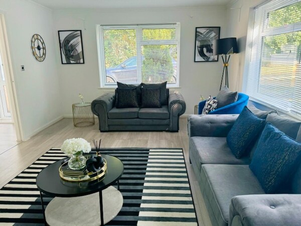 Bungalow - Sleeps 6 - Garden - Wheelchair Access - Leicester
