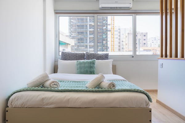 Apartamento, 1 quarto, vista para a cidade, no mezanino | 1 quarto, roupas de cama premium, individualmente decorados