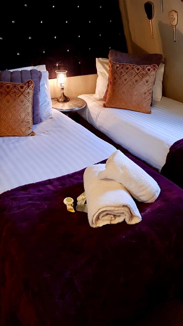 Looking Glass Cottage - Brighton