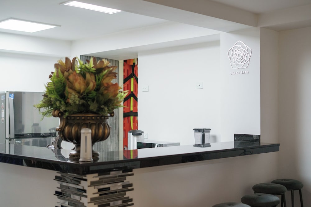 Recovery House By Zenya Host - Cali