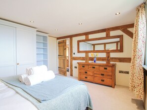 4 quartos, individualmente decorados, individualmente mobiliados