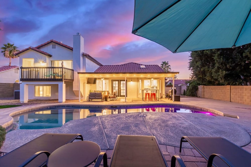 Modern Mesa Oasis Free Heated Pool Al-fresco Living - Mesa, AZ