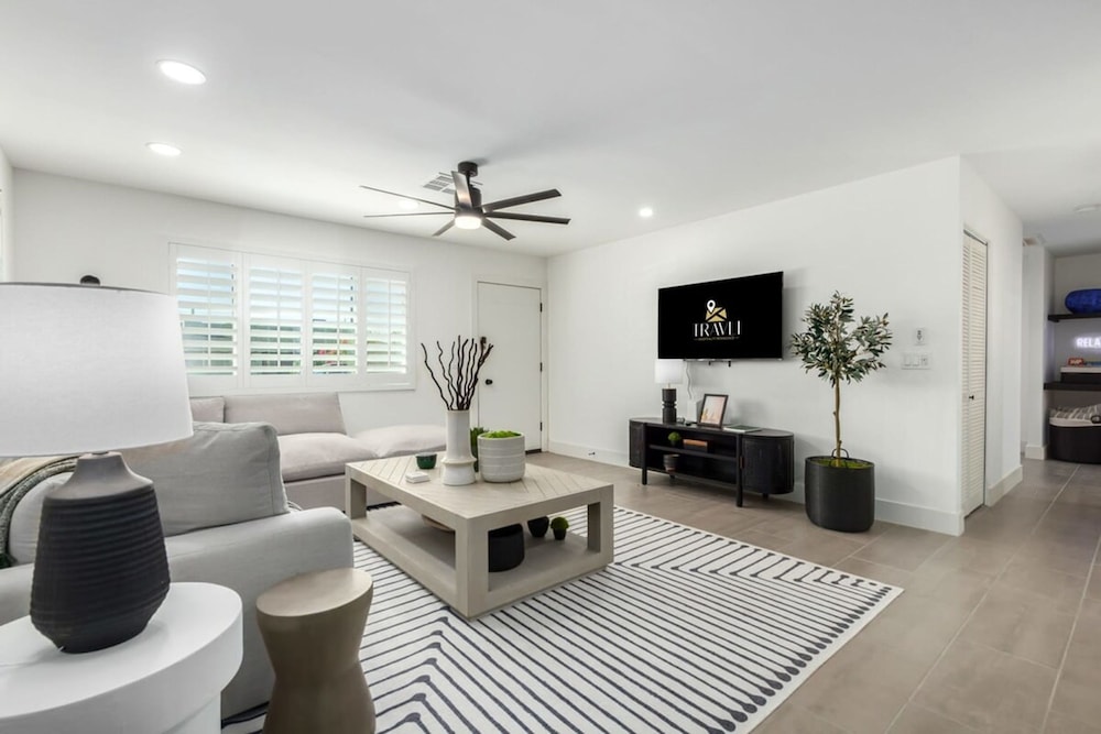 The Fillmore Heated Pool 2 Masters Putt Grn - Tempe, AZ