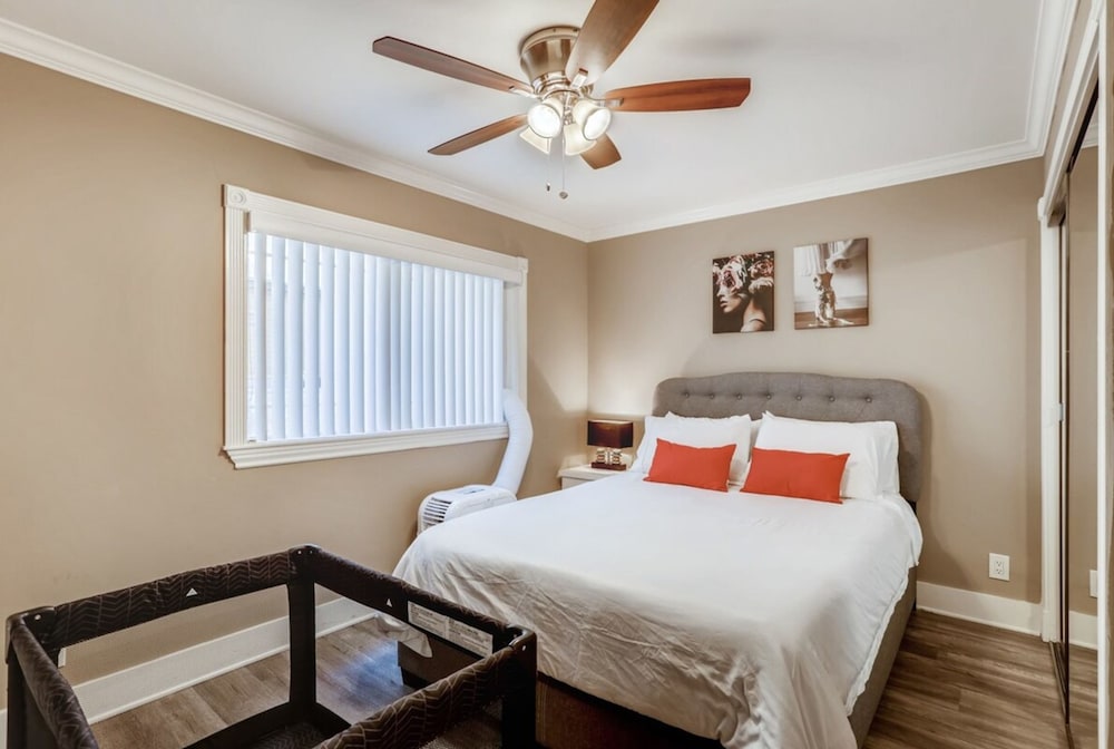 Chic Beachside Bbq Fast Wifi - C2 - Huntington Beach, CA