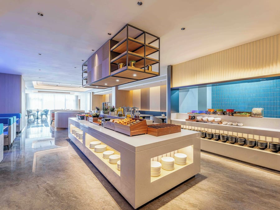 Café da manhã com buffet grátis todos os dias