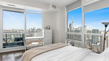 Apartamento, varanda, Vista para a cidade | 2 quartos, secretária, secretária adequada para computadores portáteis