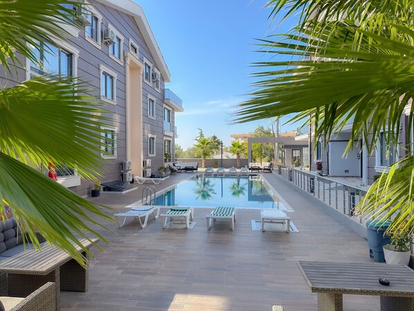 Piscina exterior sazonal 