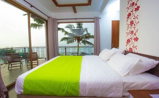 Quarto casal luxo, sacada, vista para o mar | Cofres nos quartos, cortinas blackout, quartos à prova de som