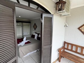 Quarto de Luxo | Minibar, Wi-fi grátis, roupa de cama fornecida 
