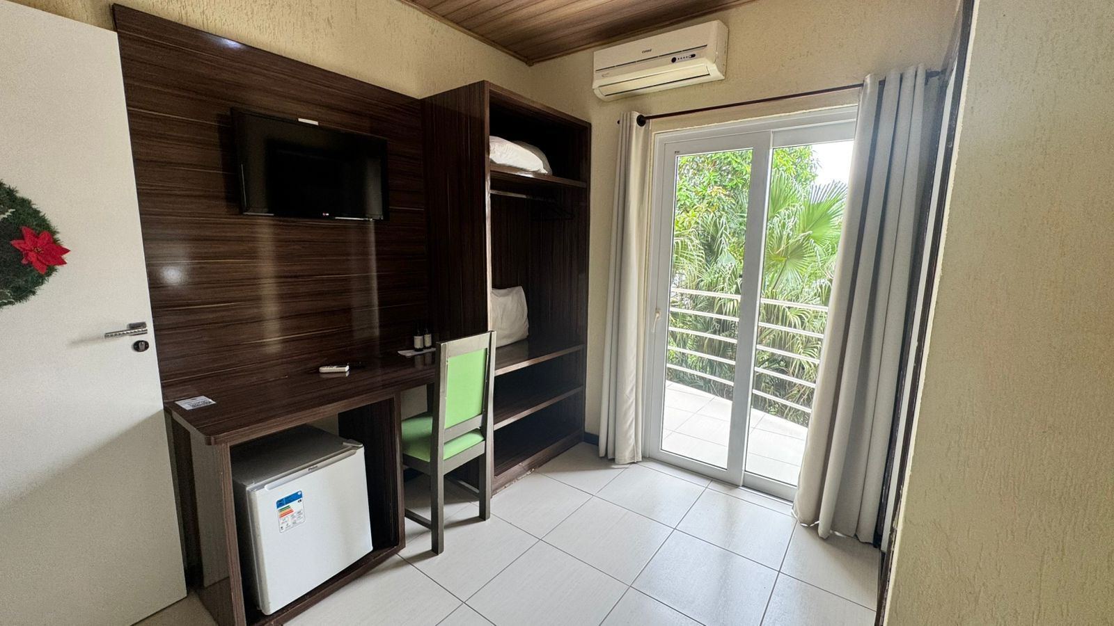 Quarto luxo | Frigobar, Wi-Fi de cortesia, roupa de cama