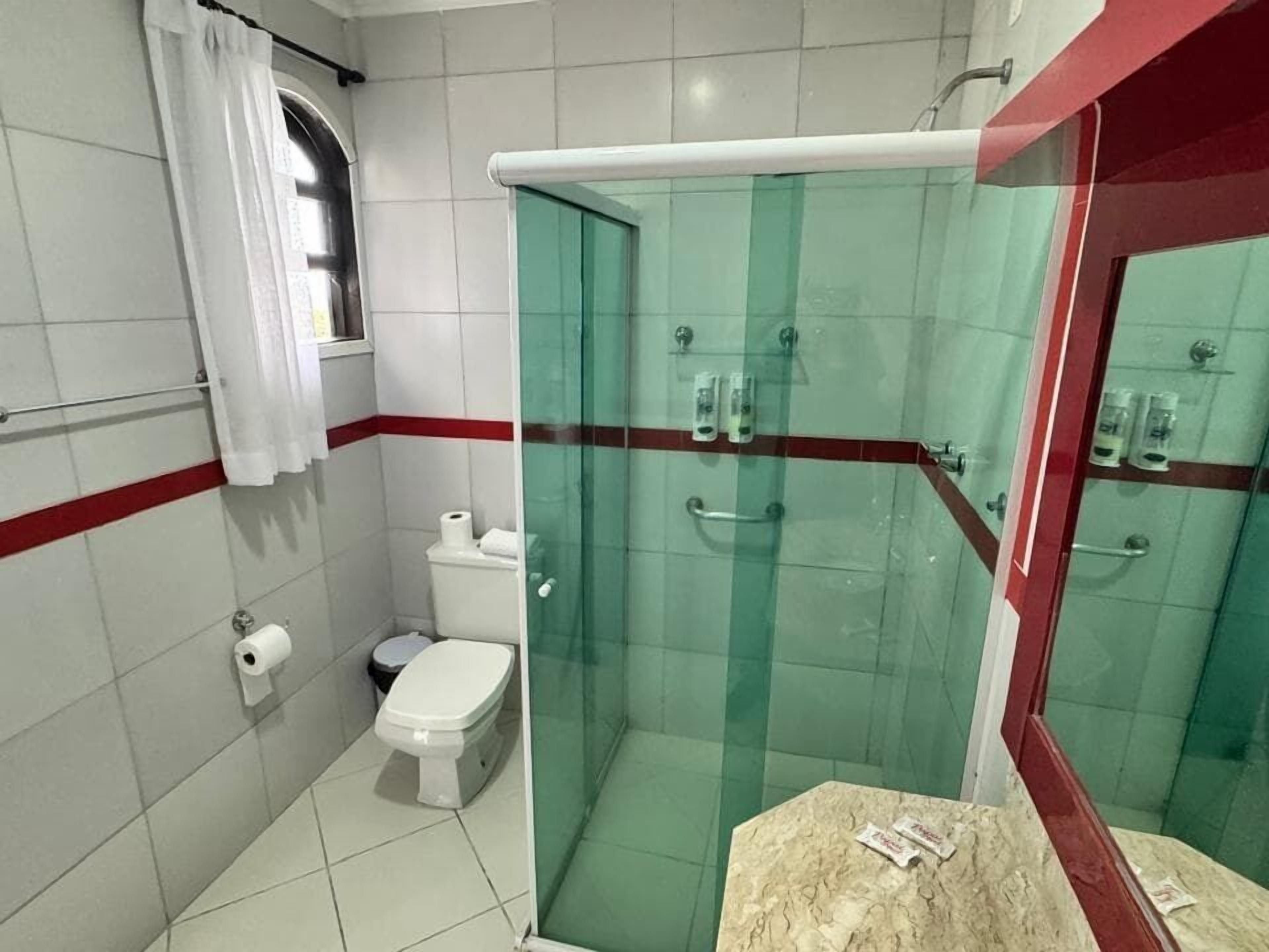 Quarto de Luxo | Minibar, Wi-fi grátis, roupa de cama fornecida 