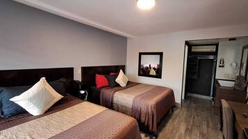 Quarto casal standard, 1 quarto | Espaço de trabalho para notebook, cortinas blackout