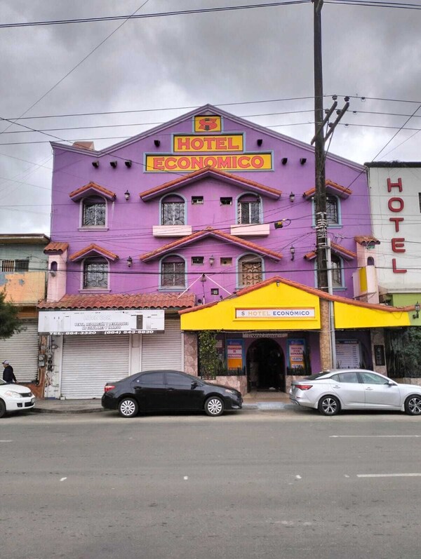 Hotel Economico - Imperial Beach, CA