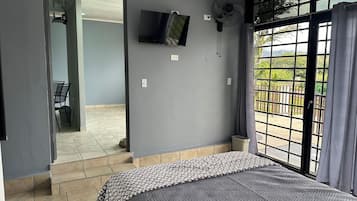 Quarto Duplo, casa de banho privativa, vista para o jardim | Wi-fi grátis, roupa de cama fornecida