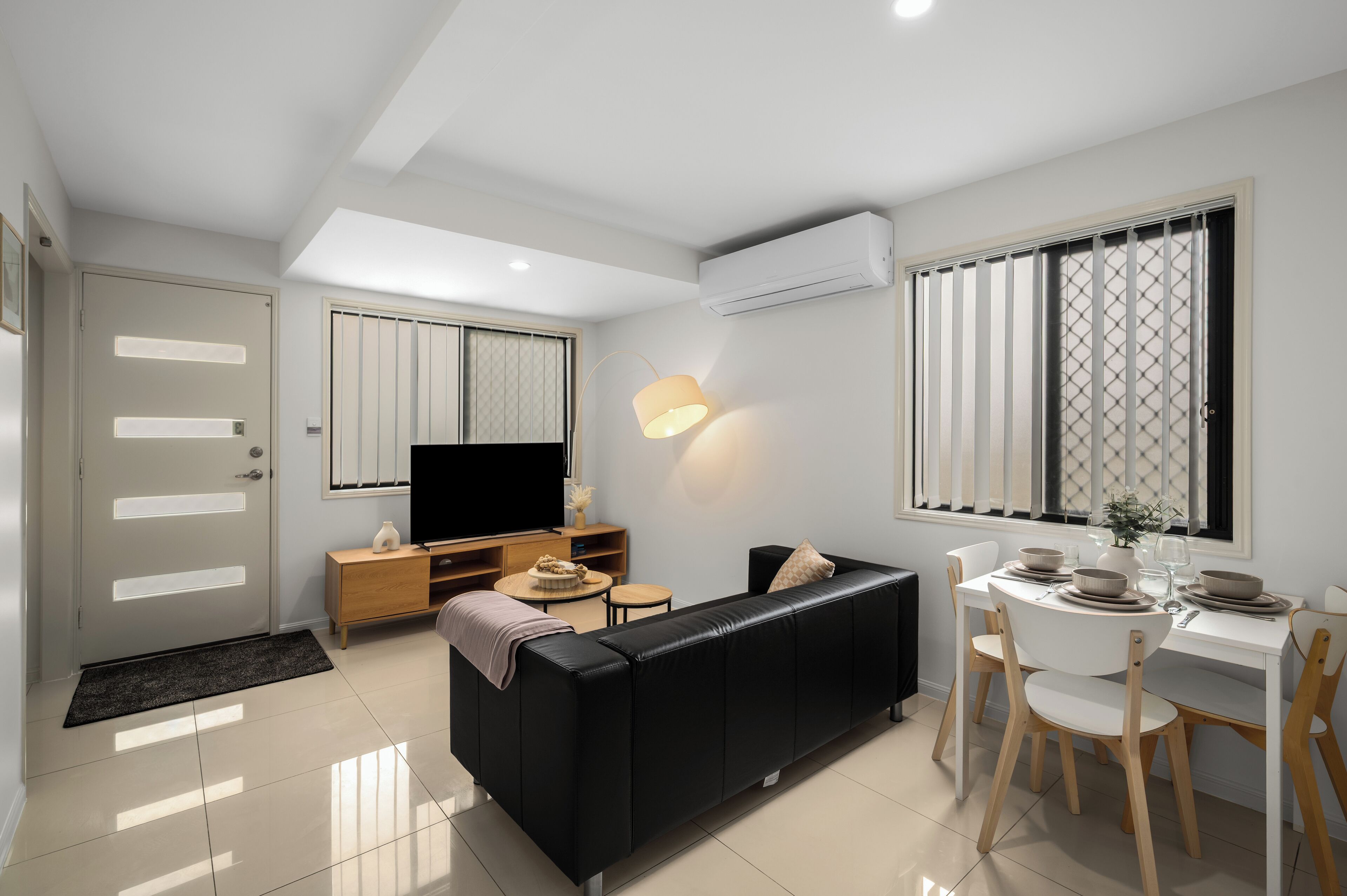 Smart TV 43 polegadas com canais digitais, Netflix