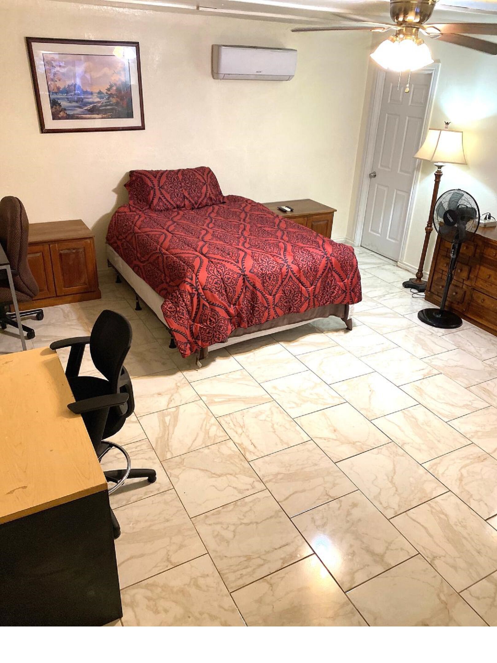 Quarto luxo | Escrivaninha, espaço de trabalho para notebook, Wi-Fi de cortesia