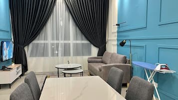Apartamento, 2 quartos | Sala de estar