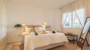 Apartamento Lua de Mel, 2 quartos, 2 casas de banho (Los Naranjos de Marbella Luxury) | 2 quartos, secretária adequada para computadores portáteis