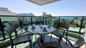 Apartamento Deluxe em Condomínio Fechado, varanda, vista para o mar | Terraço/pátio interior