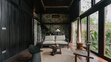 Quarto Deluxe, vista para a montanha | Sala de estar