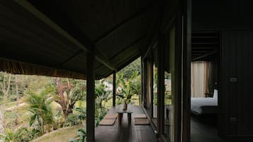 Quarto Básico, vista para a montanha | Terraço/pátio interior