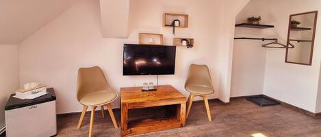 Quarto Twin Standard | Secretária, secretária adequada para computadores portáteis