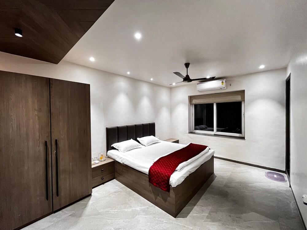 Leela Villa, 2BHK Villa with Pvt Pool, Garden, Bonfire and caretaker ...