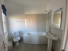 Quarto Duplo Comfort | Casa de banho
