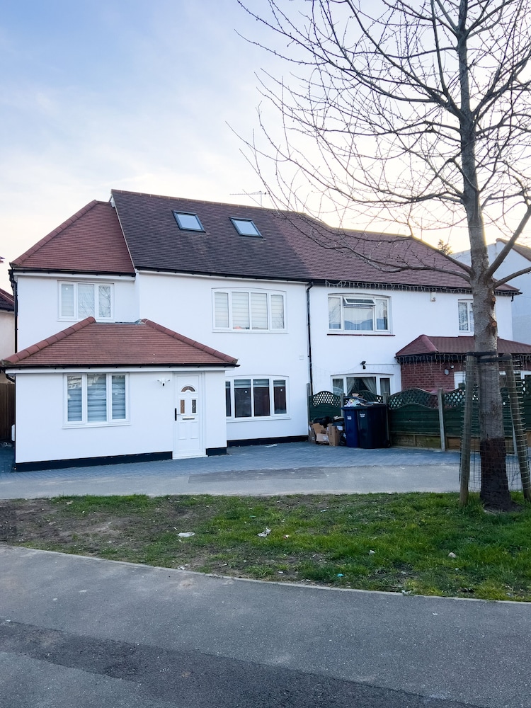 Zozy Clitterhouse - Edgware