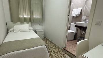 Quarto Individual | Secretária, Wi-fi grátis, roupa de cama fornecida