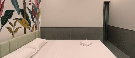 Quarto de hotel moderno com uma cama grande, ar condicionado fixado na parede e um mural com folhagem tropical.