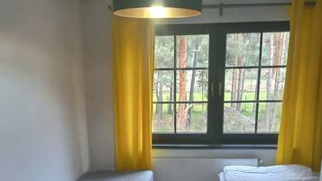 Quarto Twin Básico | Secretária, Wi-fi grátis