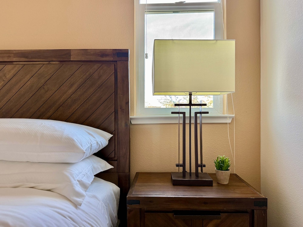 New Stylish 1br Apt With Heated Pool Gym Yoga Studio - Reno