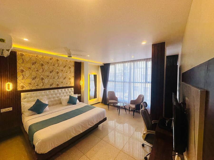 Quarto casal superior, 1 cama King | Ferros/tábuas de passar roupa, Wi-Fi de cortesia